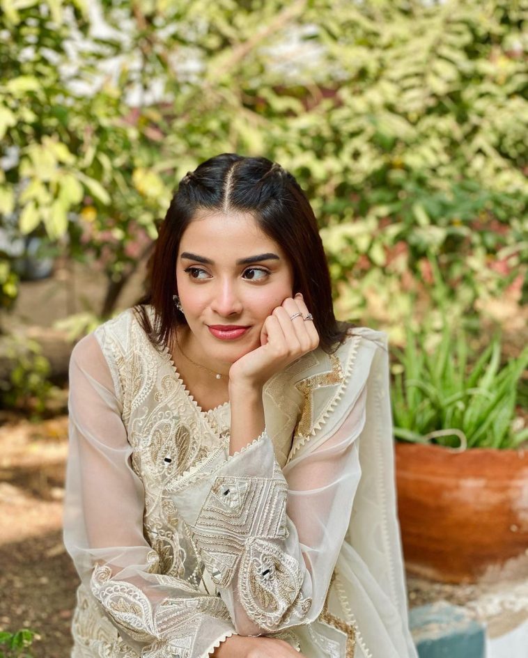 Zainab Shabbir is Effortlessly Elegant in Traditional White Jora - Lens