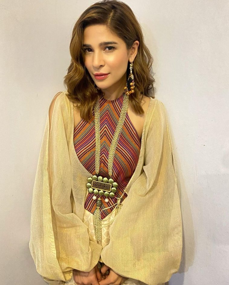 Ayesha Omar Proves Why She is a Style Icon in Quirky Outfit [Pictures ...