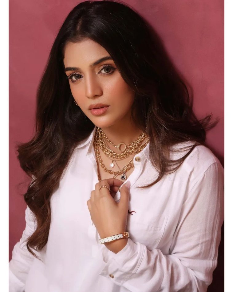 Laiba Khan Has Everyone Spellbound With Killer Looks in Mesmerizing ...