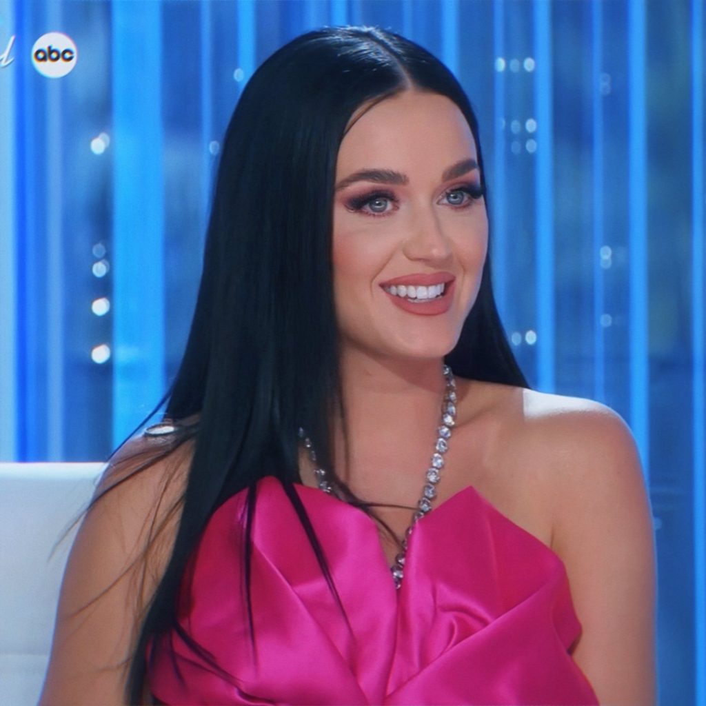Katy Perry Goes Viral In An Eye-Catching Flower Top [Pictures] - Lens
