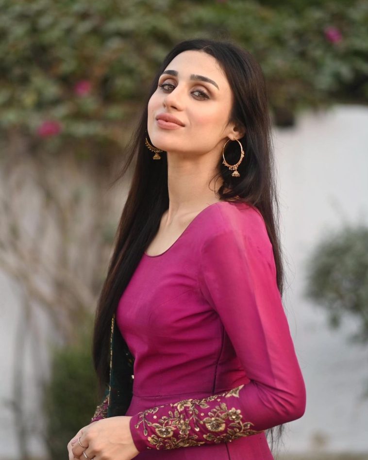 Mashal Khan Looks Radiant in a Traditional Jora [Pictures] - Lens