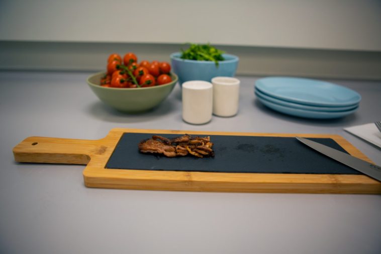 UK Scientists Create World's First Lab-Grown Steak Fillet - Lens