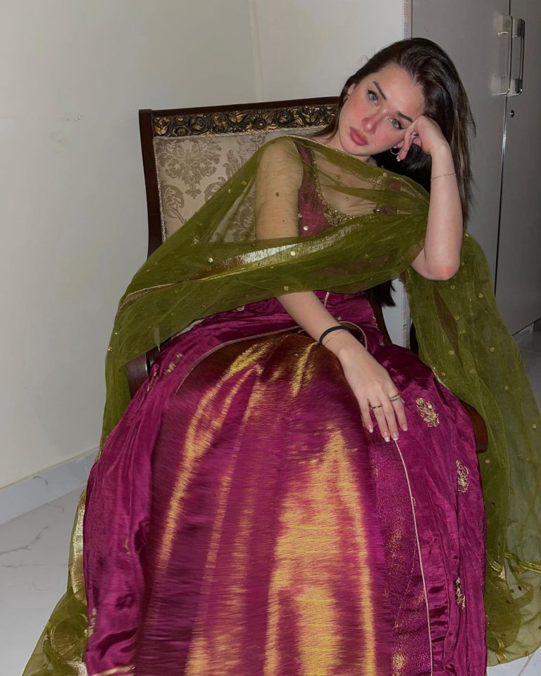 Meet Gorgeous Aena Khan: Latest Entrant to Glamorous World of Pakistani ...