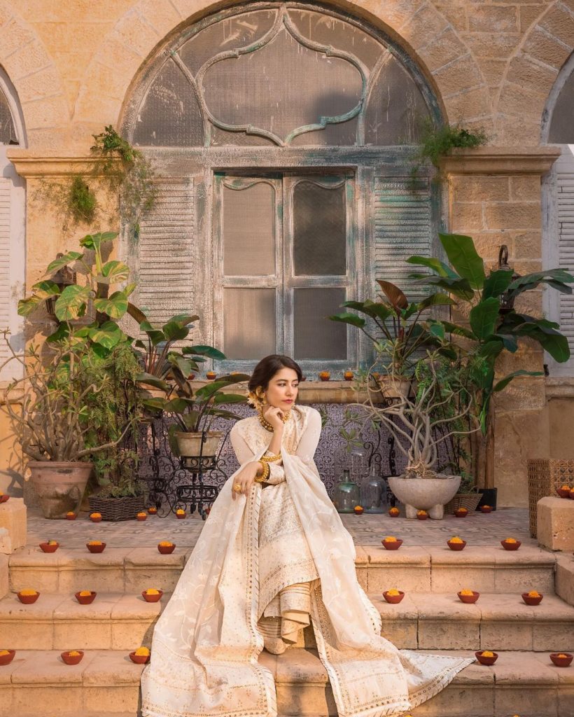 Syra Yousuf is the Epitome of Class in Photoshoot for Asim Jofa - Lens