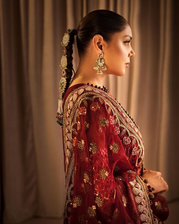Hadiqa Kiani Looks Class Apart in Vibrant Festive Attires [Pictures] - Lens