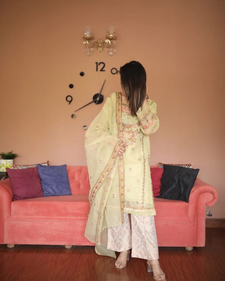 Srha Asgar Looks Charming in New Instagram Pictures - Lens