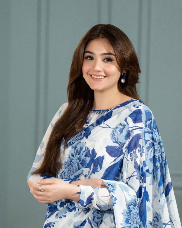 Dur-e-Fishan Saleem Aces Style Game in Gorgeous Floral Saree [Pictures ...