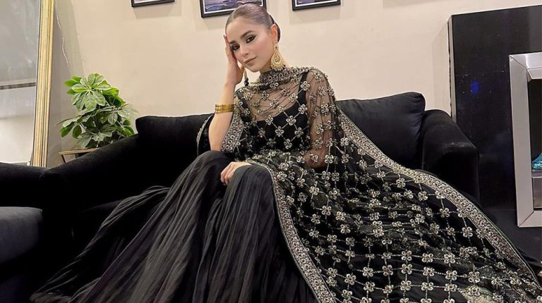Looking Like Her Mother: Aima Baig's Latest Pictures Leave Fans ...