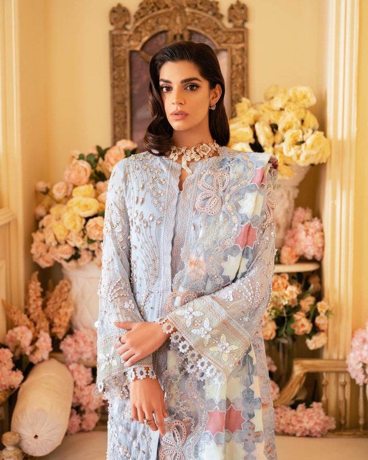 Sanam Saeed's Latest Monochromatic Photoshoot is a Work of Art - Lens