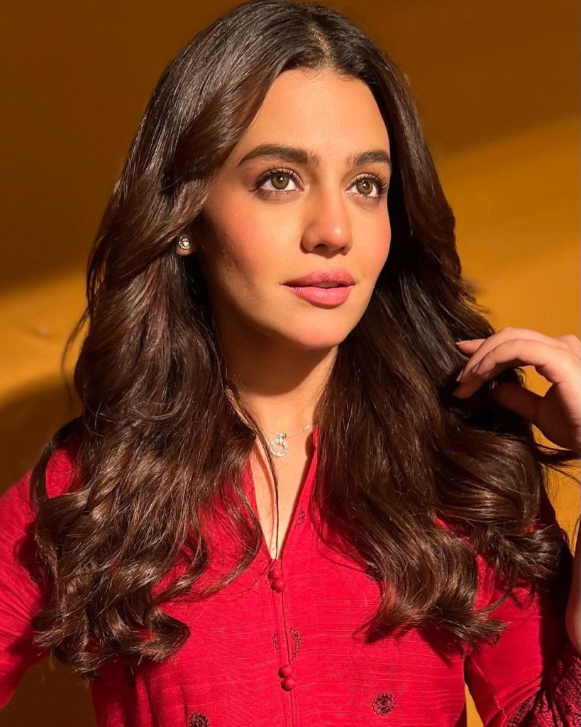 Latest Pictures of Zara Noor Abbas Will Make Your Heart Flutter - Lens