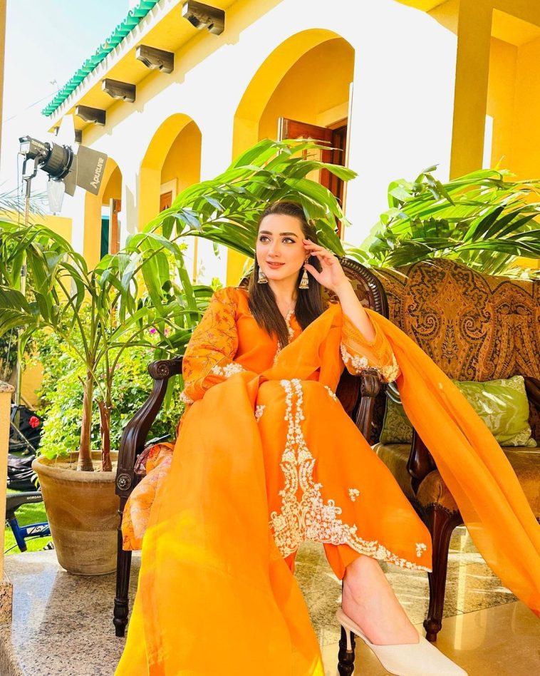 Momina Iqbal Is a Ray of Sunshine in cute Floral Outfit - Lens