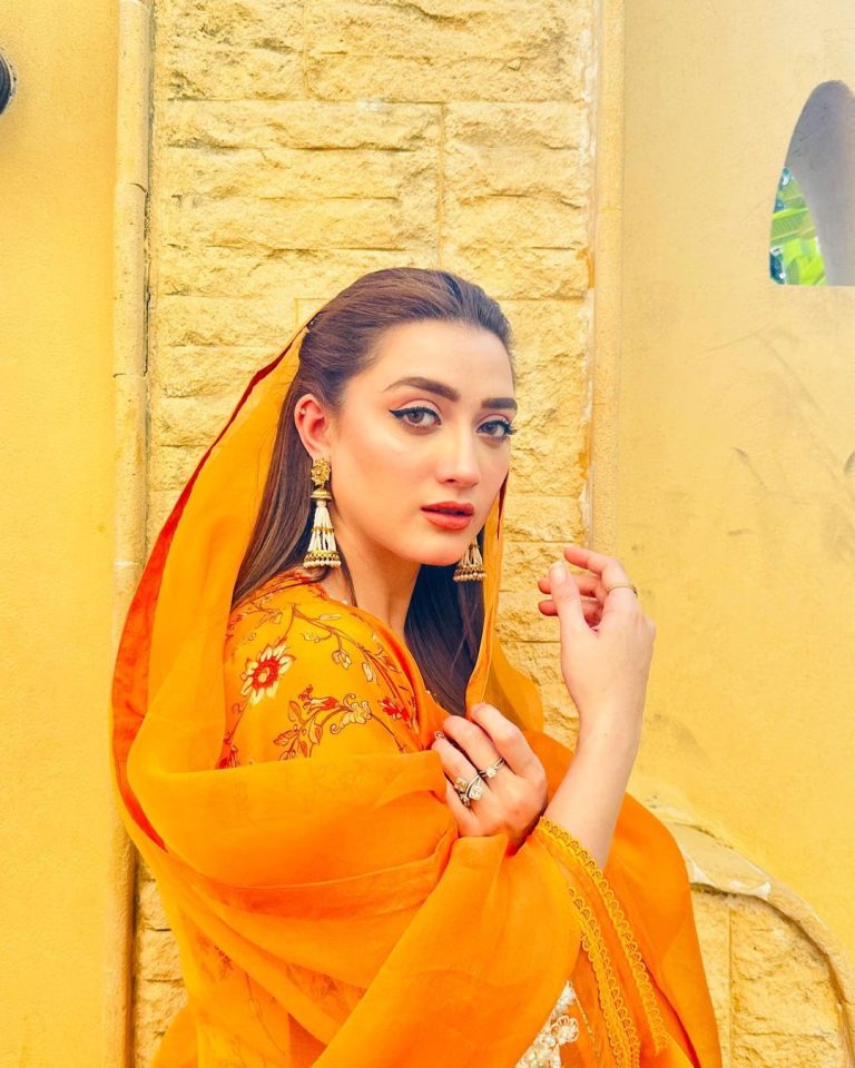 Momina Iqbal Is a Ray of Sunshine in cute Floral Outfit - Lens