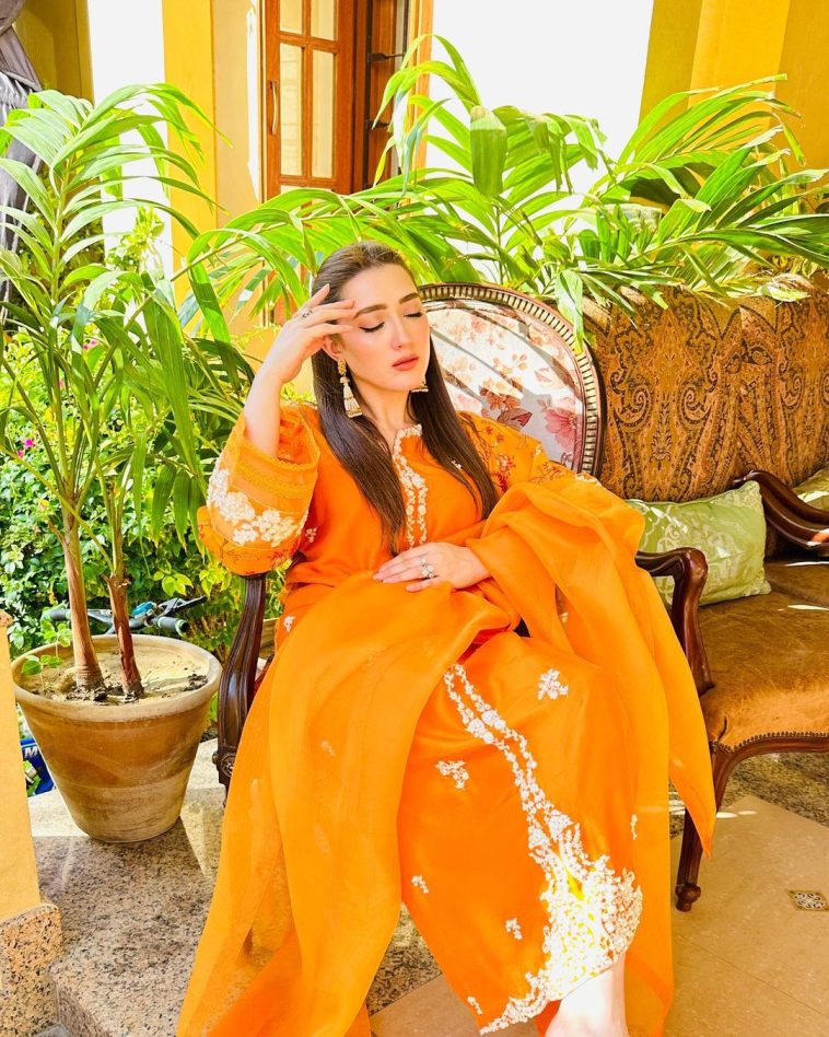Momina Iqbal Is a Ray of Sunshine in cute Floral Outfit - Lens