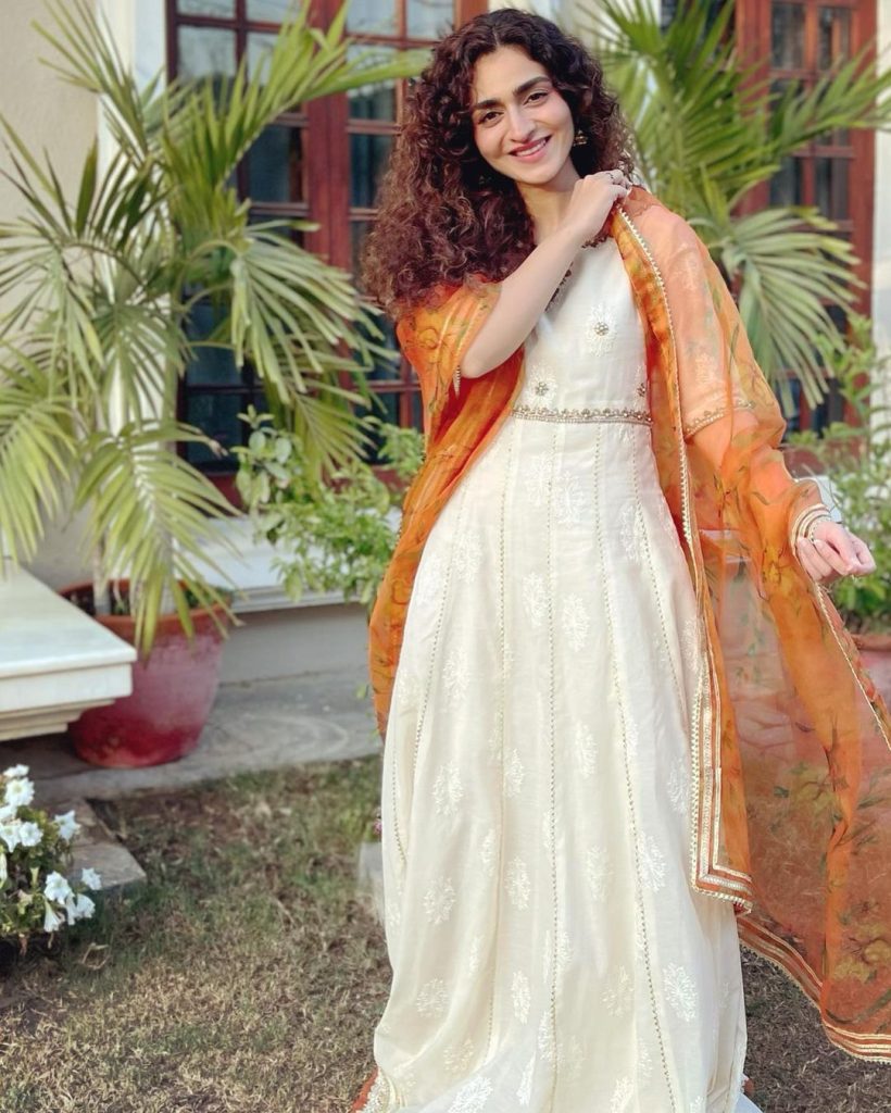 Hajra Yamin Gives Iftar Party Dressing Inspiration in Gorgeous Outfit ...
