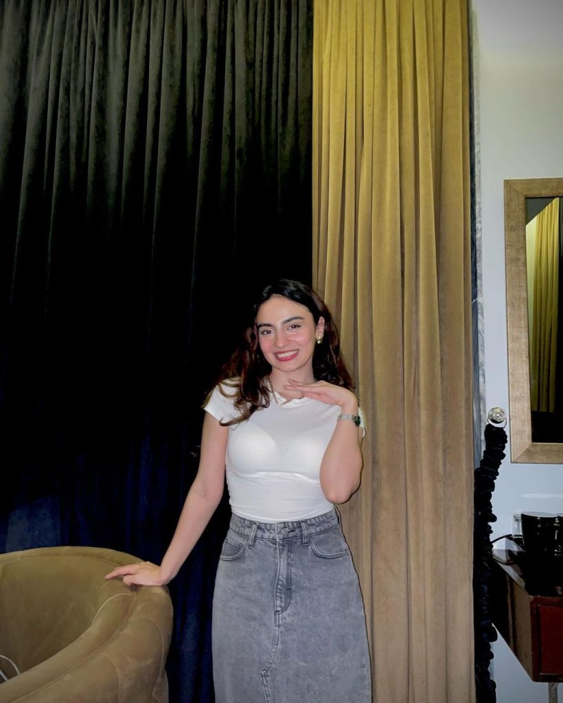 Mehar Bano Turns 29 But Netizens Aren't Happy With Her Bold Dress in ...
