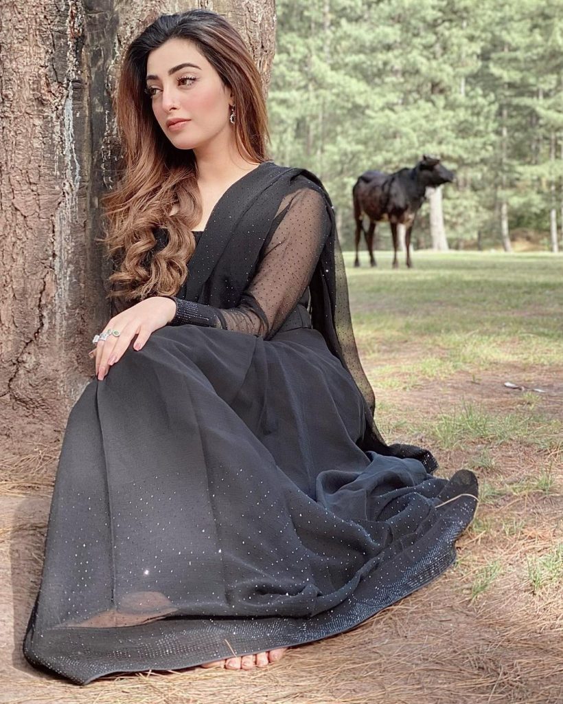 Nawal Saeed Leaves Fans Awestruck in Gorgeous Black Saree - Lens