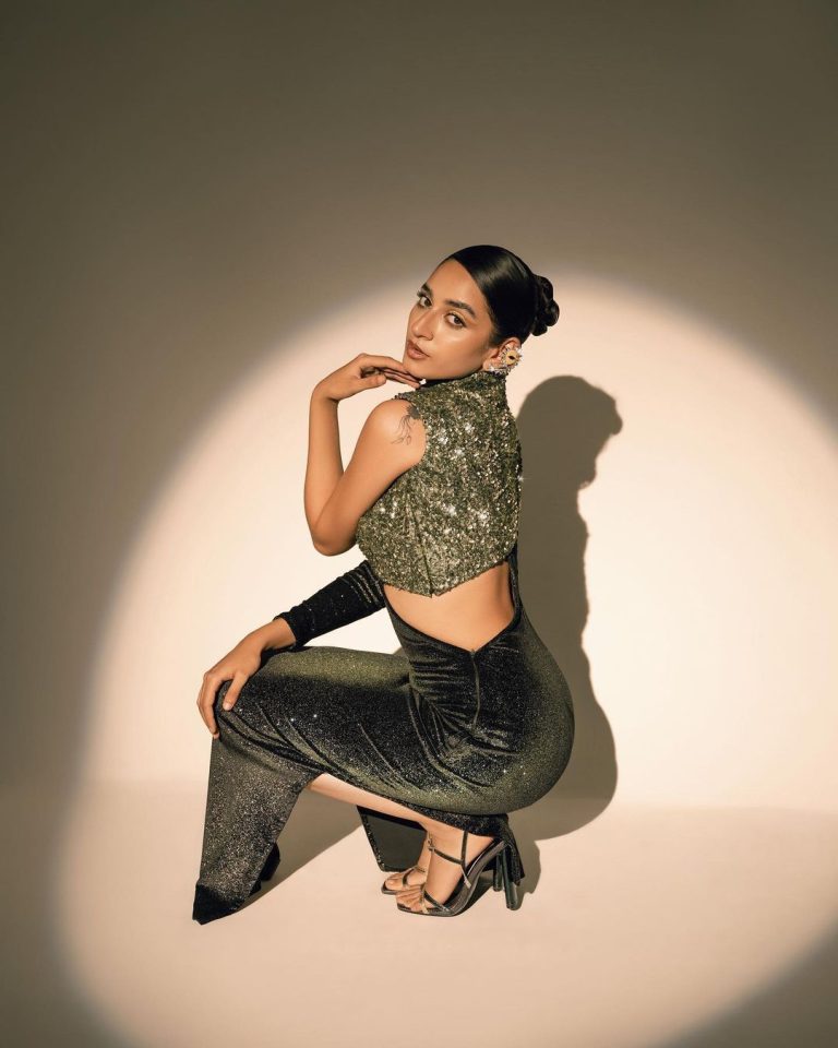 All Mamya Shajaffar Looks in Bold Outfits That Have Been Going Viral - Lens