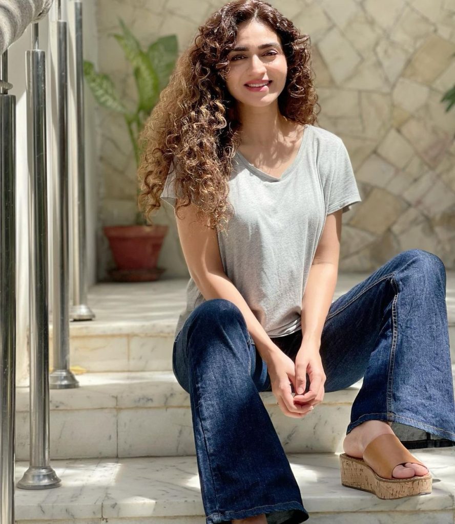 Fashionable Friday: Hajra Yamin Plays it Cool in Casual Laid-Back Look ...