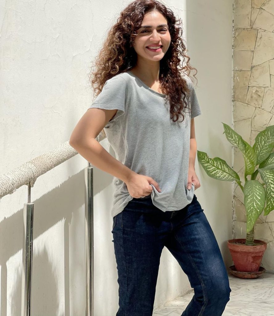 Fashionable Friday: Hajra Yamin Plays it Cool in Casual Laid-Back Look ...