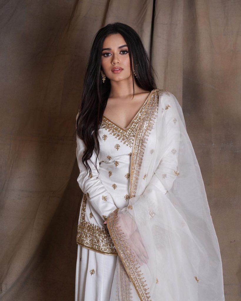 Jannat Zubair Exudes Ethereal Charm in Ivory Jora [Pictures] - Lens