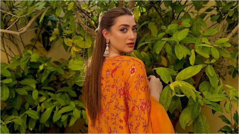 Momina Iqbal Is a Ray of Sunshine in cute Floral Outfit - Lens