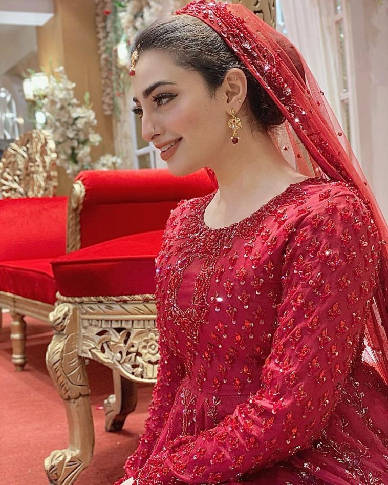 Nawal Saeed Looks Ravishing in a Scarlet Red Bridal Jora [Pictures] - Lens