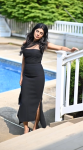 Iffat Omar Continues to Draw Attention in Yet Another Revealing Outfit ...