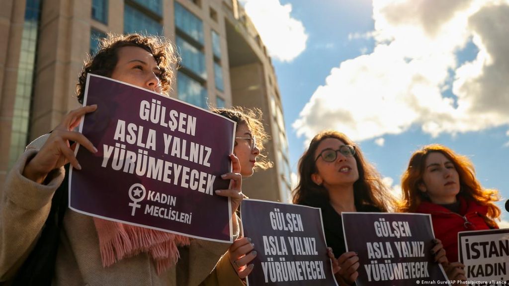Turkish Singer Sentenced Over Joke on Religious Schools - Lens