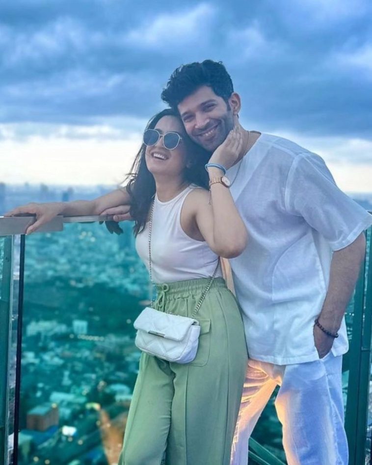 Hira and Arslan Khan Enjoy Exotic Vacation in Bangkok [Pictures] - Lens