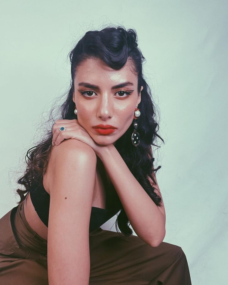 Zara Peerzada Sets the Temperature High With her Seductive Snaps - Lens