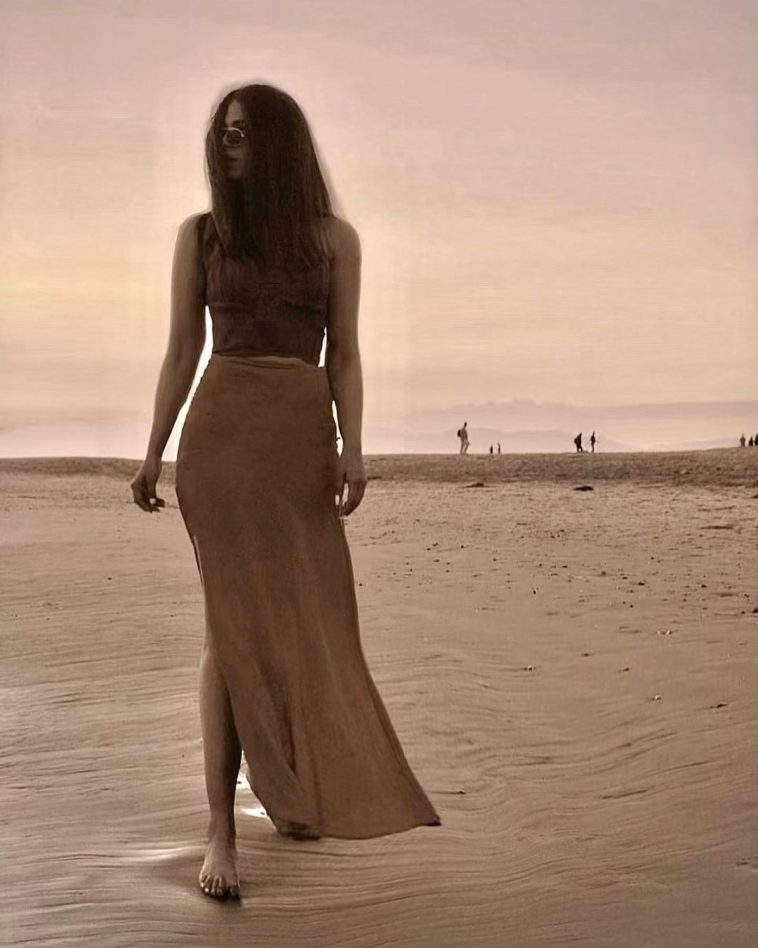 Beach Babe Sonya Hussyn Drops Jaws in Viral Beach Pictures [Pictures ...