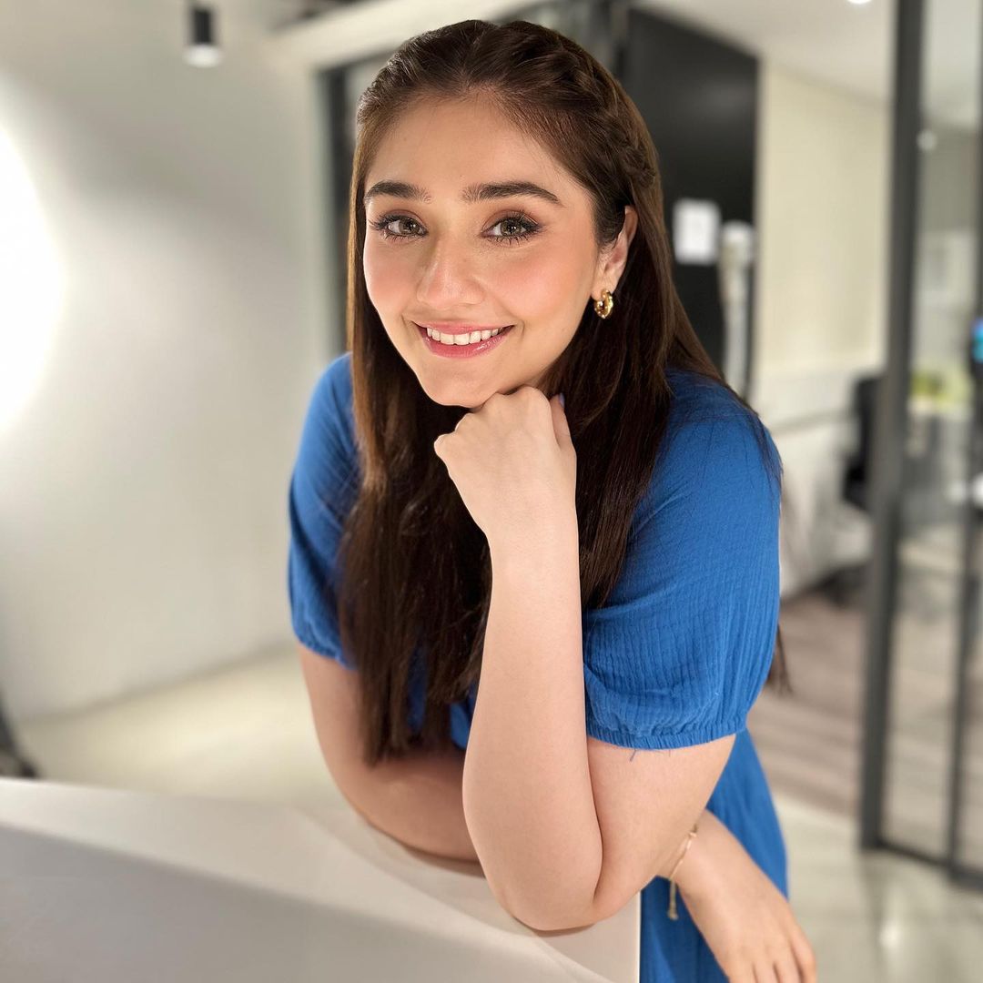 Dur-e-Fishan Takes Away Our Monday Blues in Cute Snaps - Lens