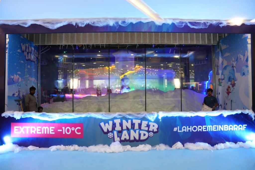 Celebrities Galore at Lahore's Coolest Snow Theme Park - Lens