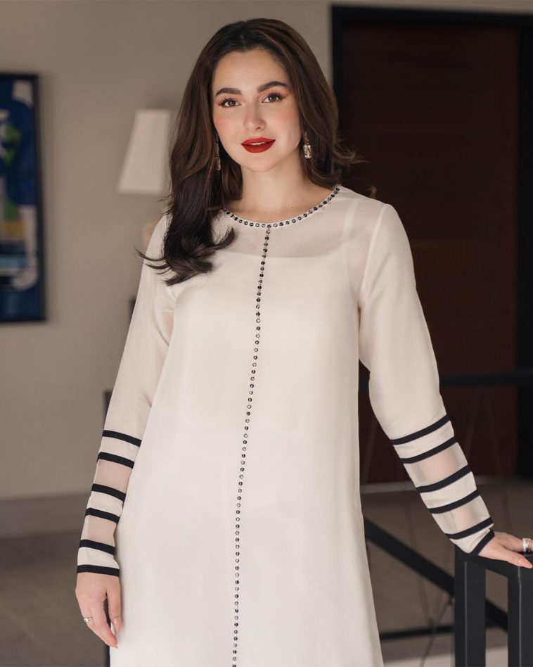 Hania Aamir Wins Hearts By Hugging and Comforting Her Teary Fan - Lens