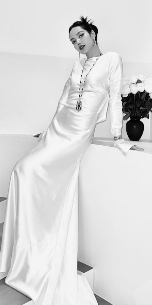 Blackpink's Lisa Steals the Show in a Backless White Gown at Bvlgari ...