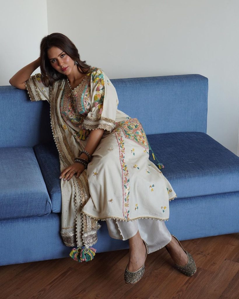 Sonam Bajwa is a 'Soni Kuri' in Traditional Off-White Jora - Lens