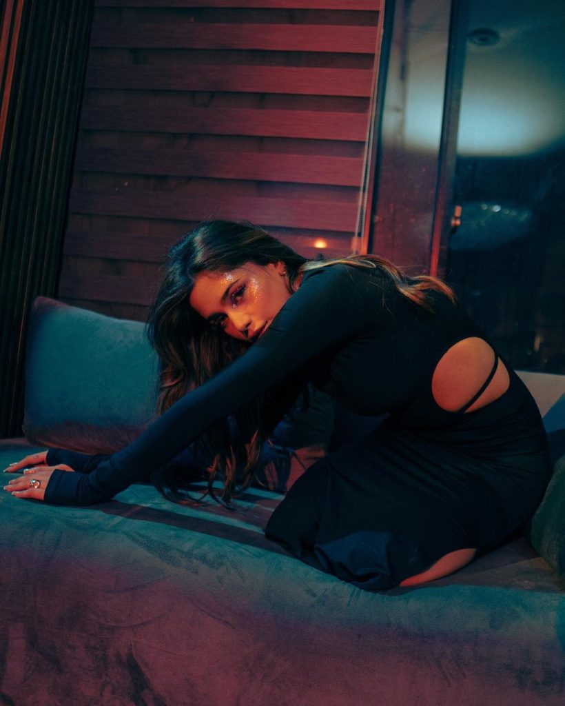 Aima Baig's Latest Photoshoot Gets Mixed Reactions - Lens