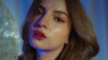 Dananeer Mobeen's Glamorous Statement With Elegance in Viral Portraits ...