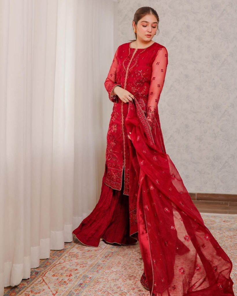 Dur-e-Fishan Takes Our Breath Away In Vibrant Red Festive Wear - Lens