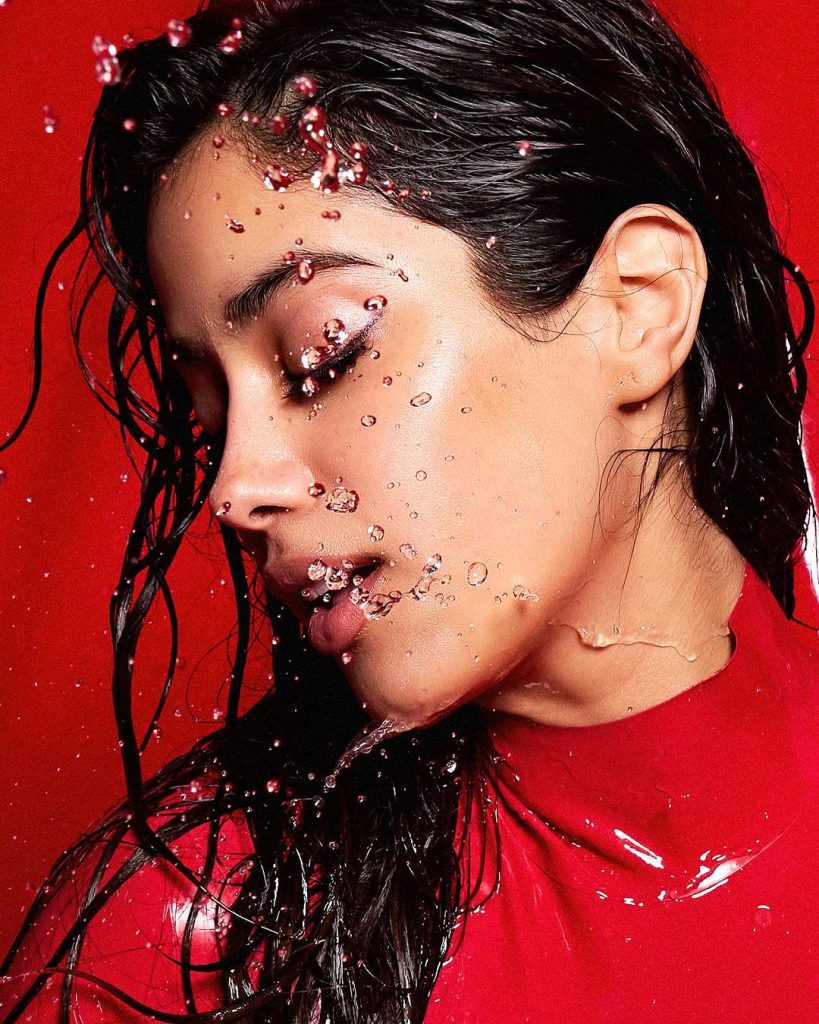 Janhvi Kapoor Sets Hearts Ablaze in Red Latex Bodycon for Sizzling ...