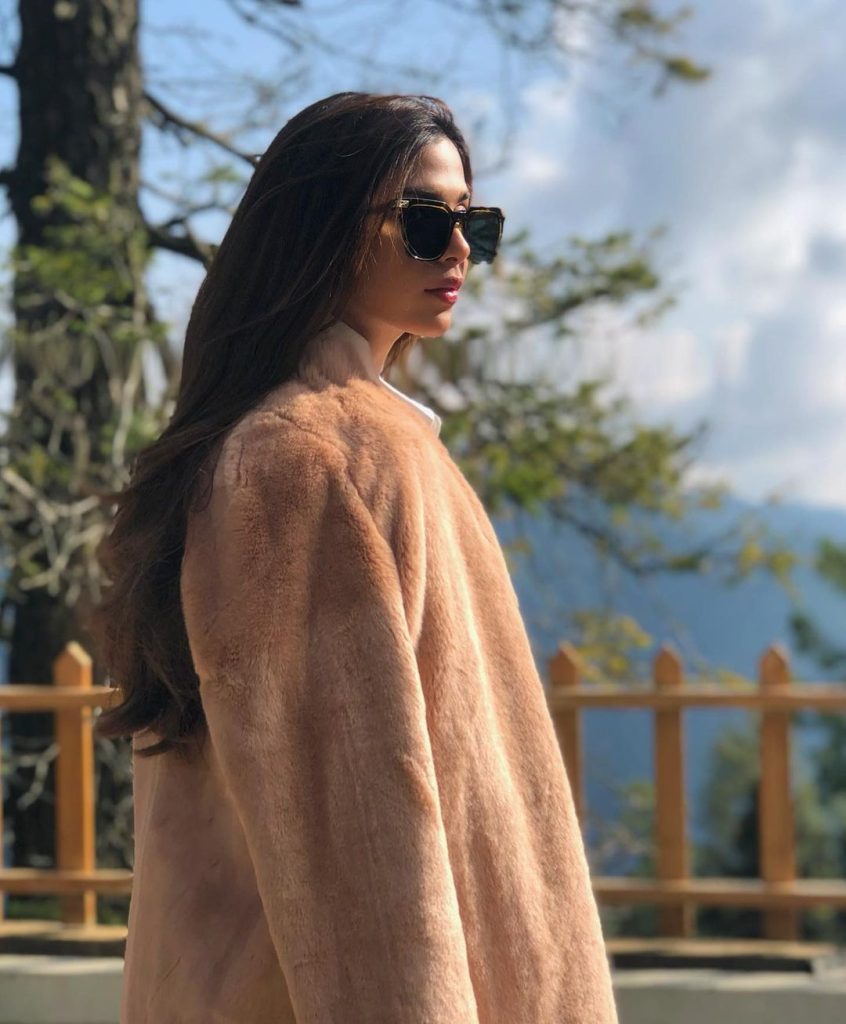 Sonya Hussyn Radiates Elegance in Simplistic Attire: A Seniorita ...