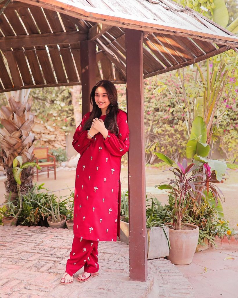 Dur-e-Fishan is Effortlessly Elegant in a Minimalistic Deep Red Jora - Lens