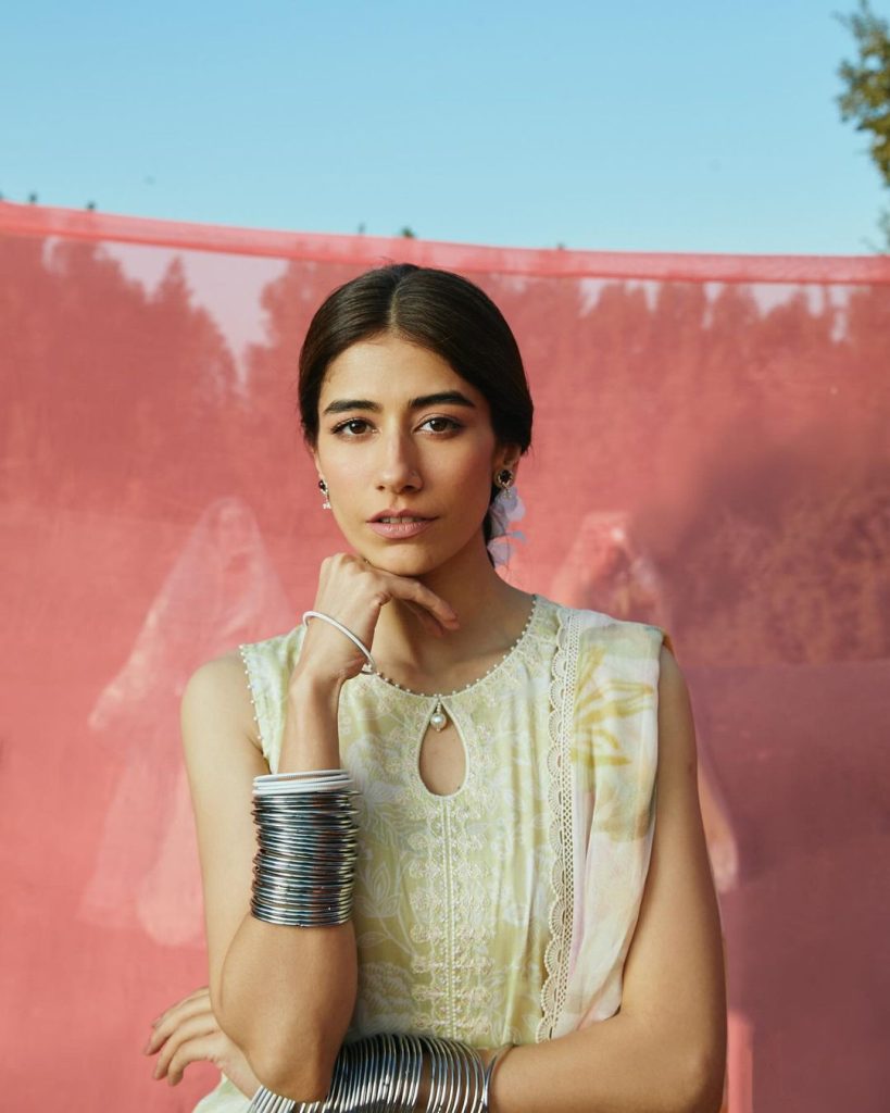 Syra Yousaf Radiates Elegance in Stunning Traditional Outfits by ...