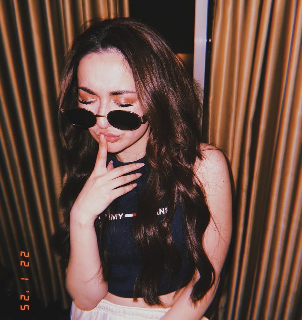 Hania Aamir Channels Retro Glam in Sleeveless Crop Top [Images] - Lens