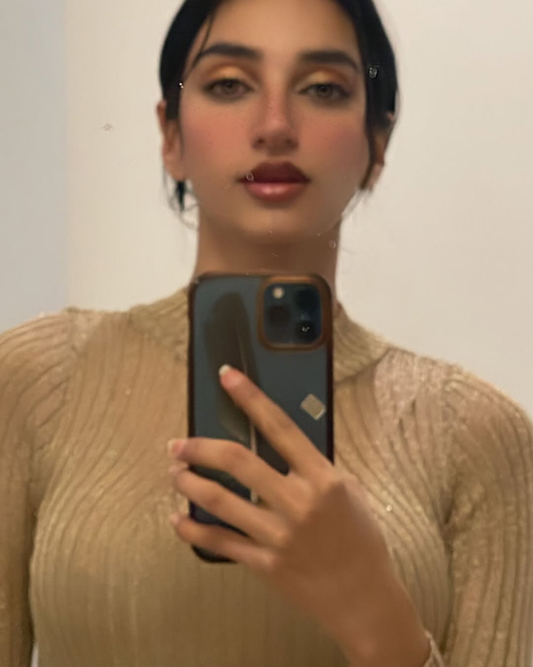 Mamya Shajaffar Sizzles in Backless Gown
