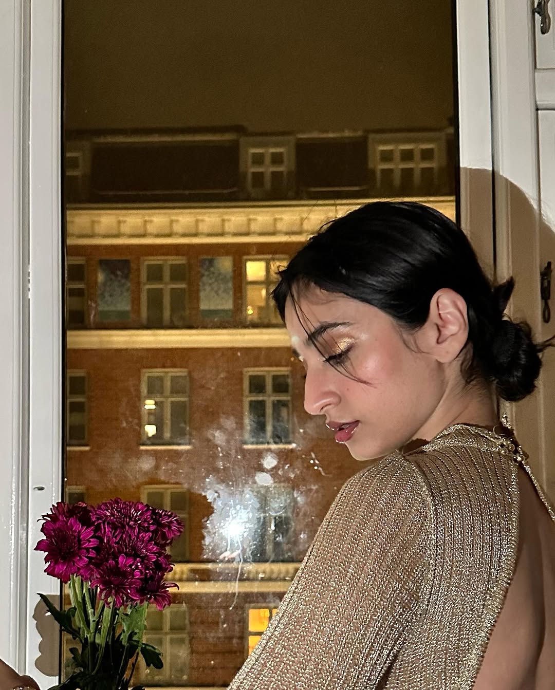 Mamya Shajaffar Sizzles in Backless Gown