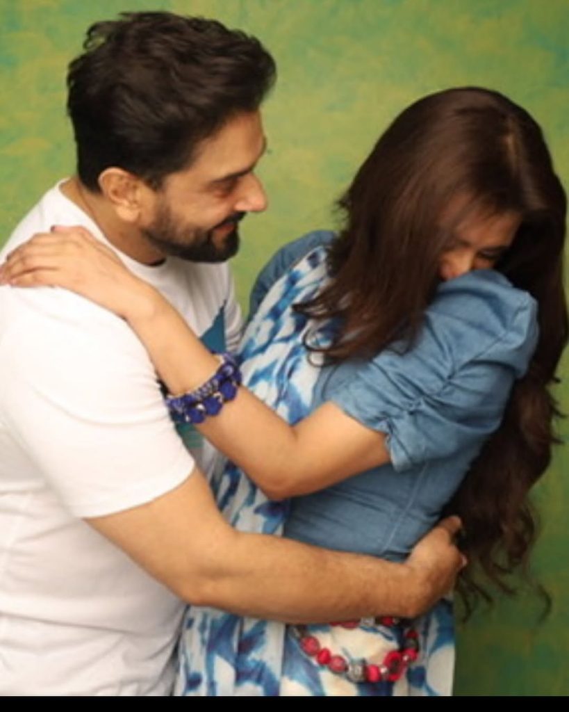 Hira Mani Celebrate 17th Anniversary With Cute Photoshoot