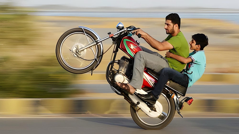 Lahore Police Crackdown on One-Wheelers and Underage Drivers