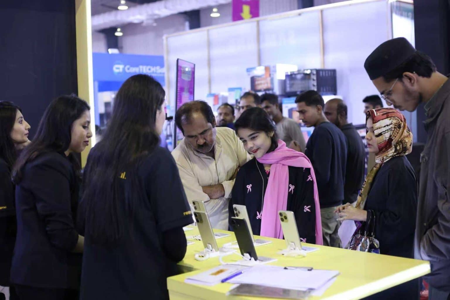 realme Enters the Installment Mania with Qist Bazaar, Brings 15 Pro GOT ...