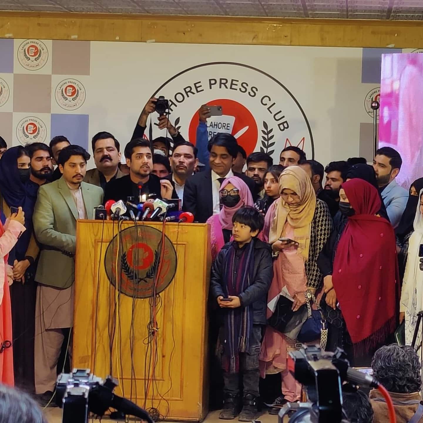Renowned Journalist Launches New Political Party